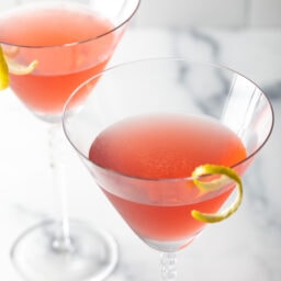 Perfect Cosmopolitan Cocktail Recipe (VIDEO) - A Spicy Perspective