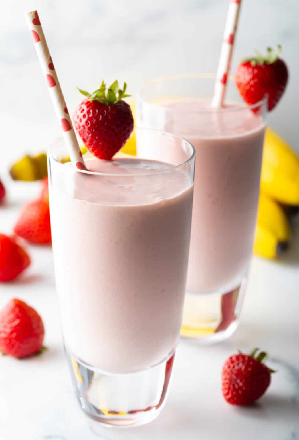 Strawberry and Banana Smoothie Recipe (VIDEO) - A Spicy Perspective
