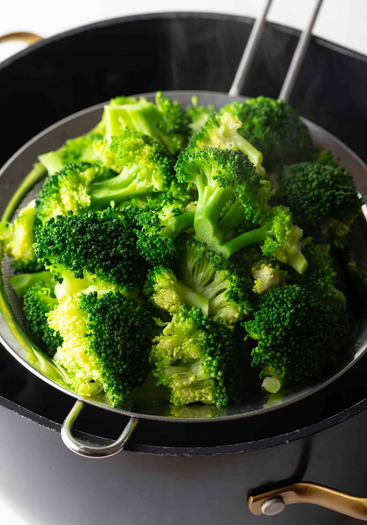 How to Boil Broccoli on the Stove - A Spicy Perspective